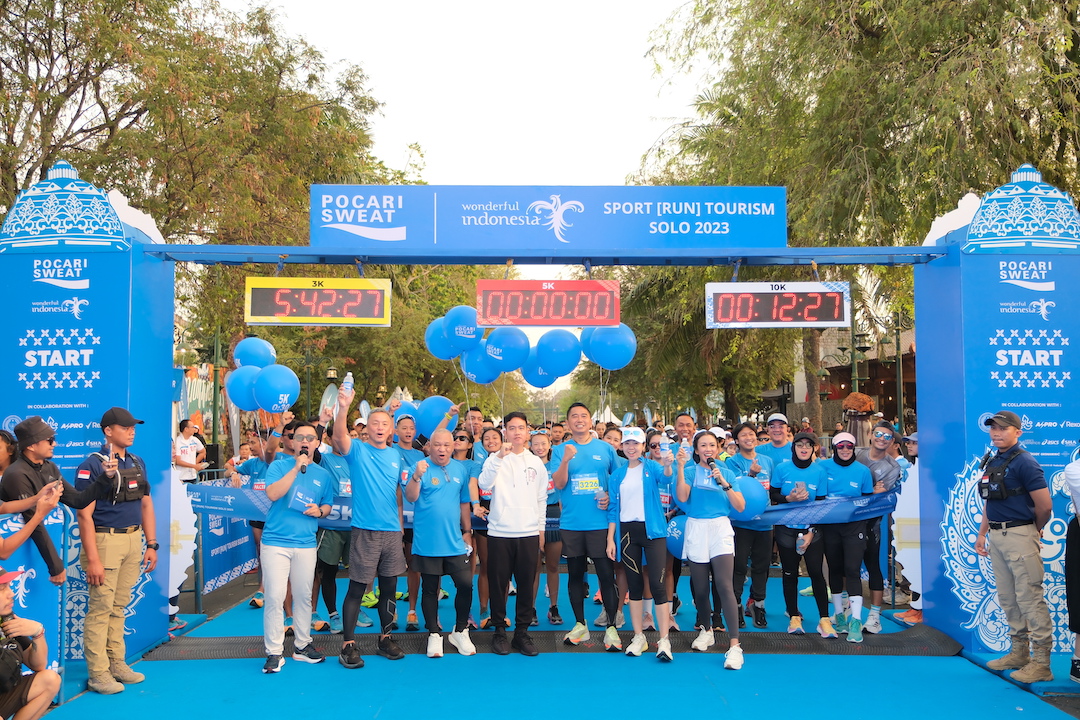 GILIRAN KOTA SOLO MEM-BIRU LEWAT POCARI SWEAT SPORT [RUN] TOURISM